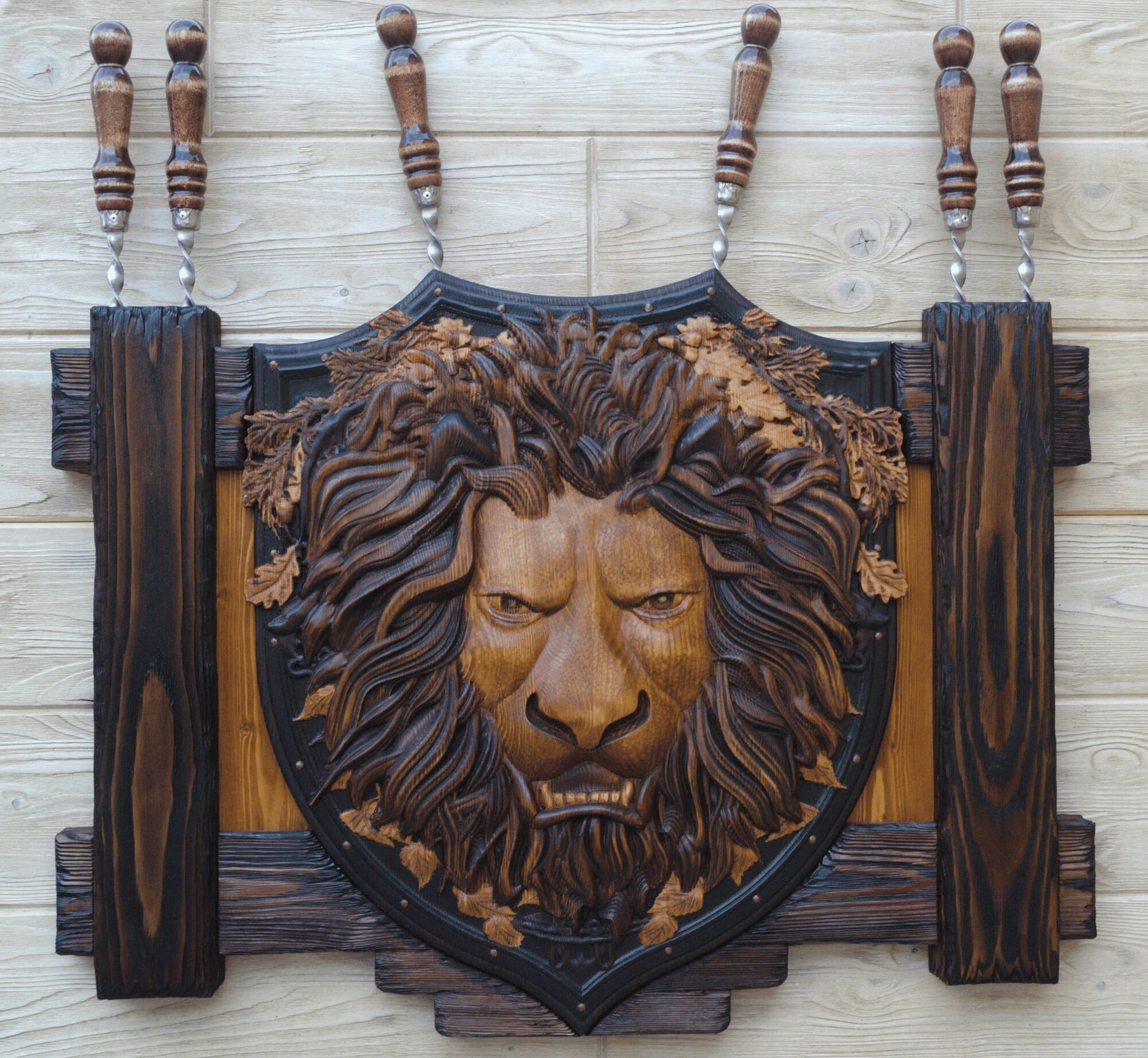 Деревянная настенная подставка держатель для шампуров из дерева в виде панно 61см*81см.