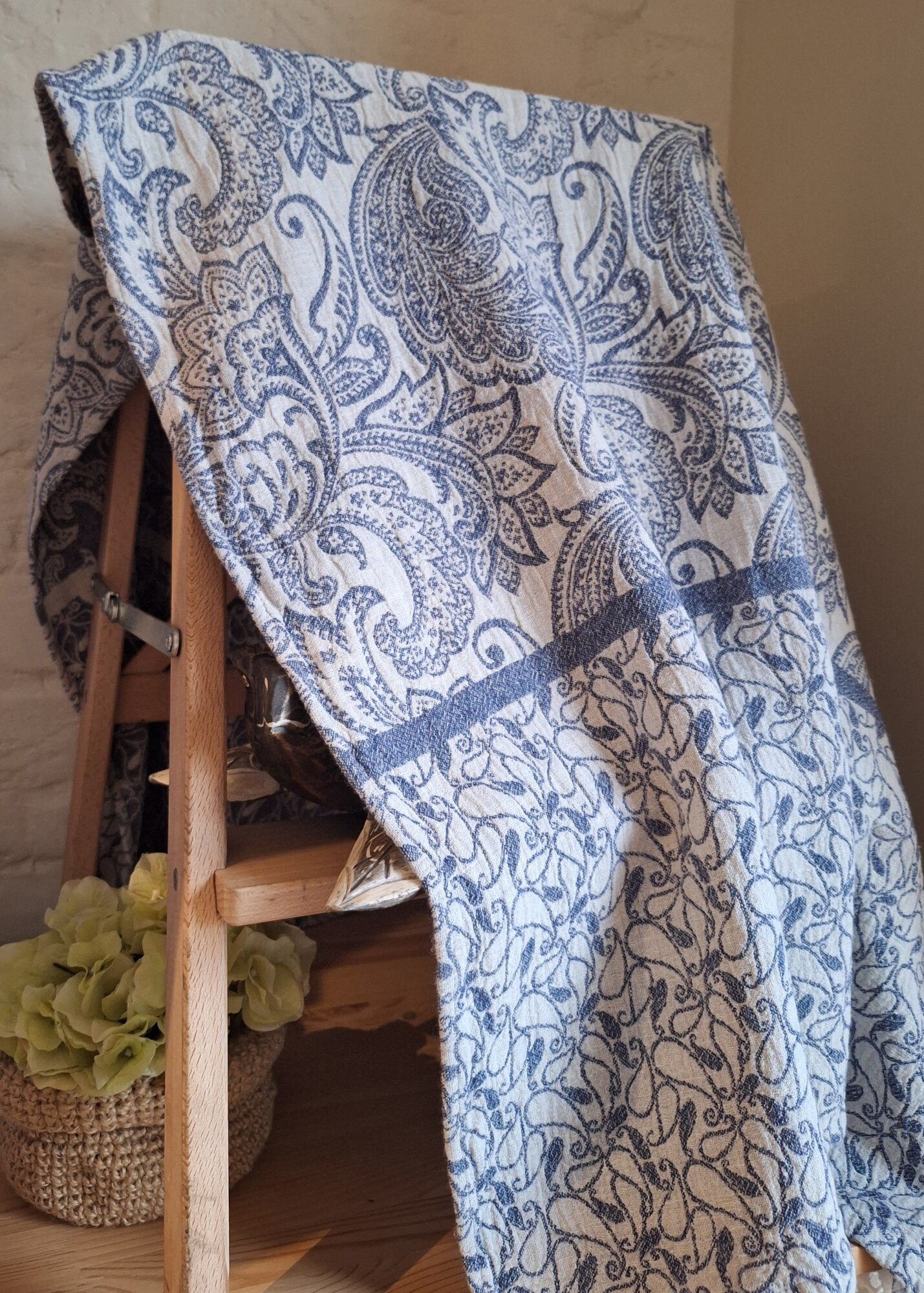 Банное льняное полотенце Эсмеральда темно-синее, полотенце умягченное 80х145 см.