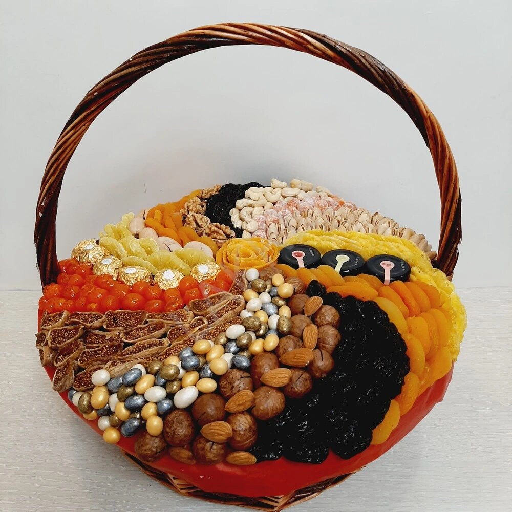 Корзинка Ореховый штурм с сухофруктами и орехами, диаметр 40 см