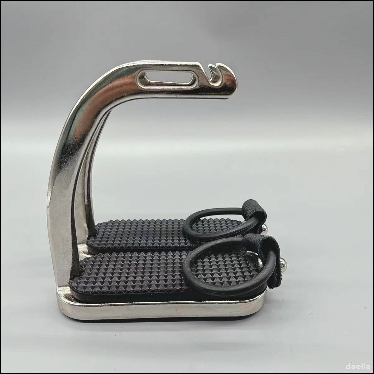 Стремена для лошади