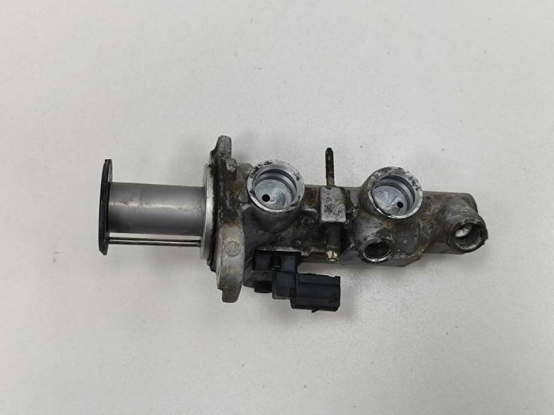 Цилиндр тормозной главный Skoda Octavia A7 2013 кат.номер: 5Q1611021A