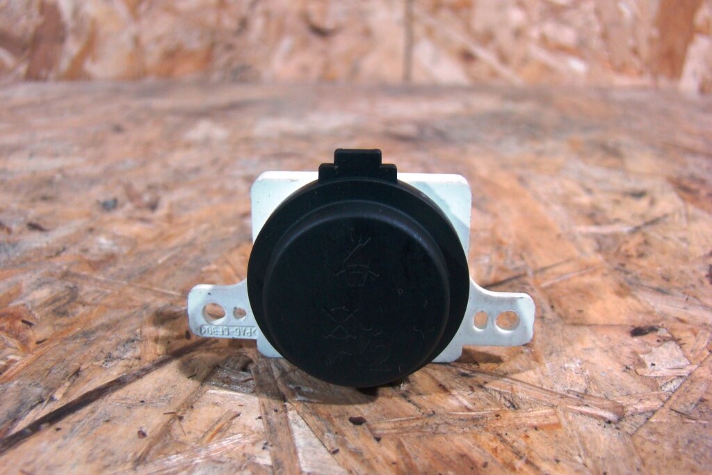 Nissan Note E11 Индикатор ремней безопасности 250209U00A