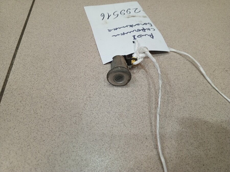 Личинка замка багажника от Kia Rio 2000-2005