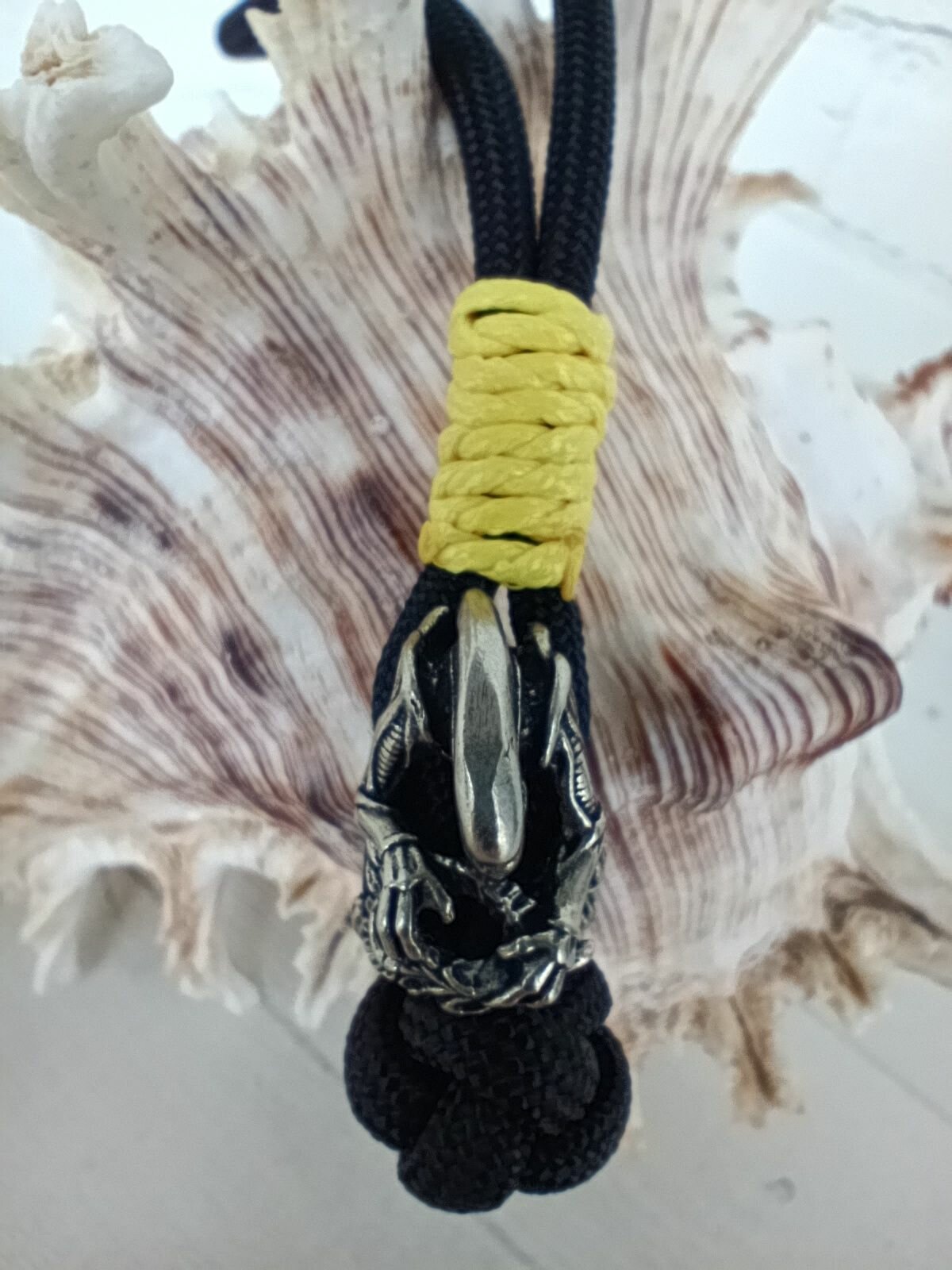 Темляк для ножа брелок