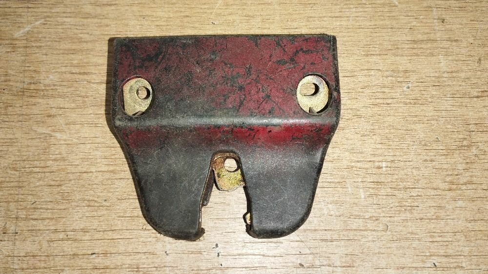 Замок крышки багажника Audi 80 B3 893827505A