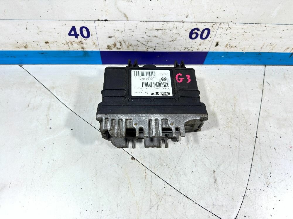 Блок управления двигателем VW Golf III 032906030R
