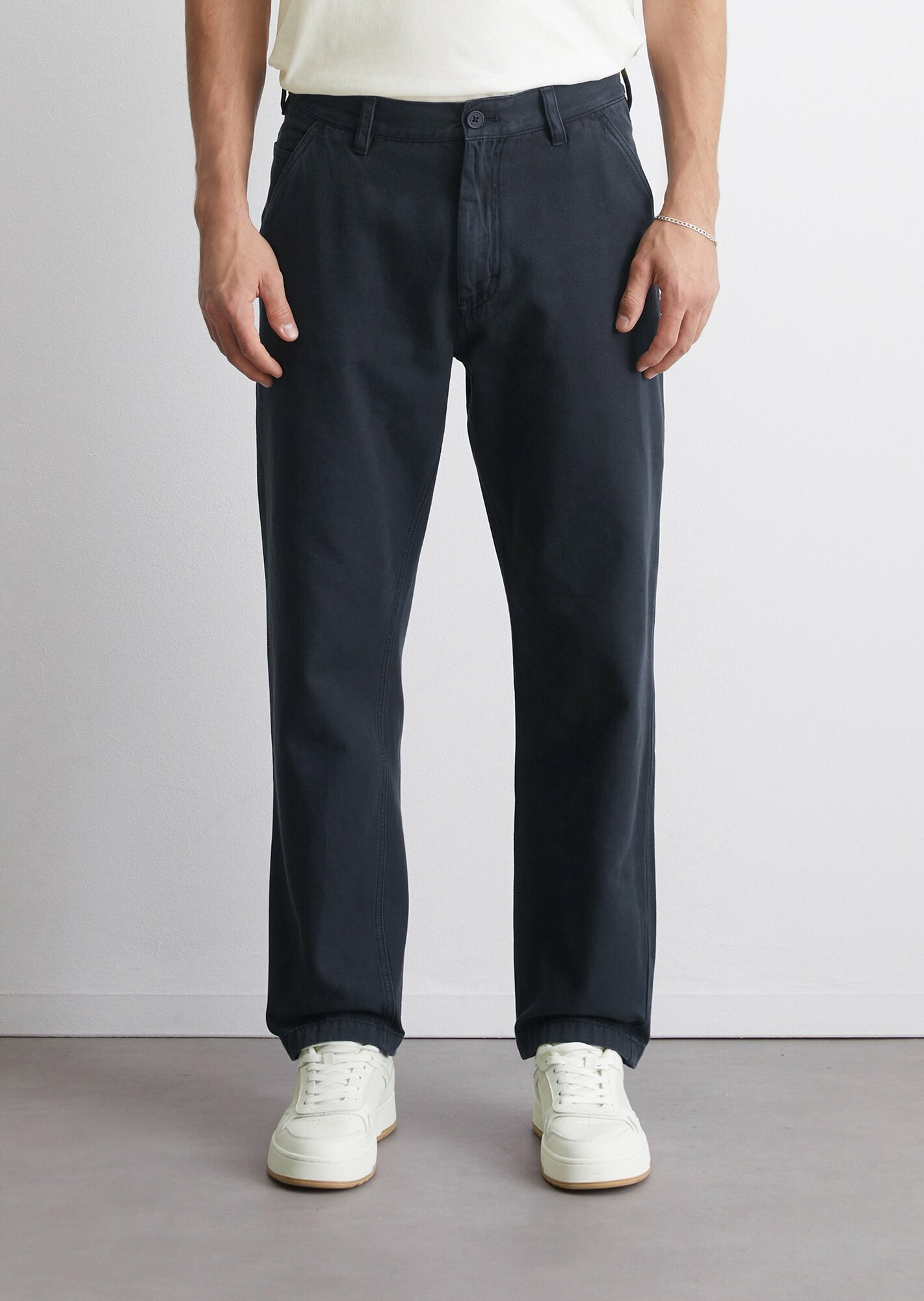 Брюки чинос