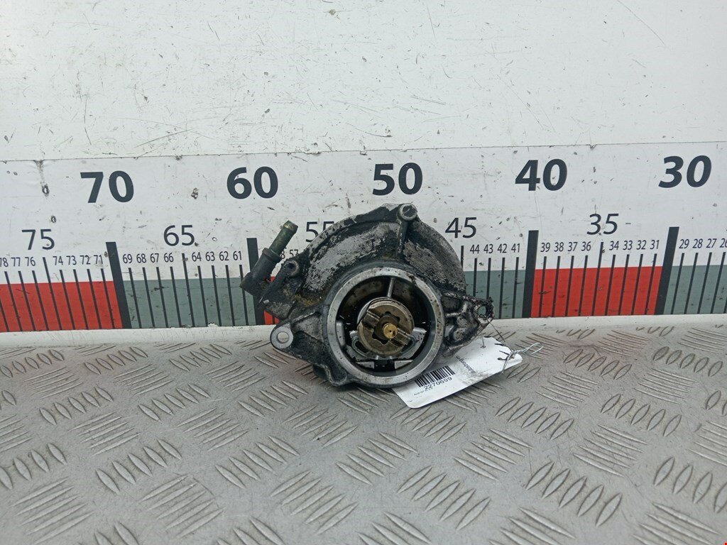 Насос вакуумный Audi Q7 4L 057145100AF арт. 2270699