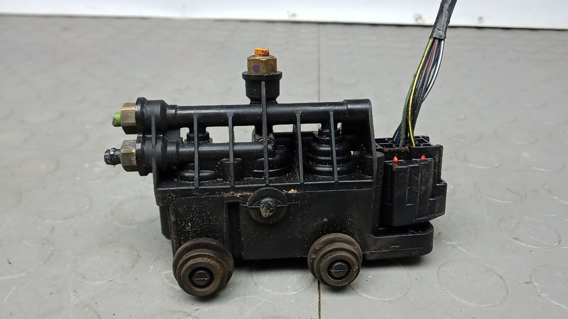 Клапан пневмоподвески LAND ROVER RANGE ROVER 3