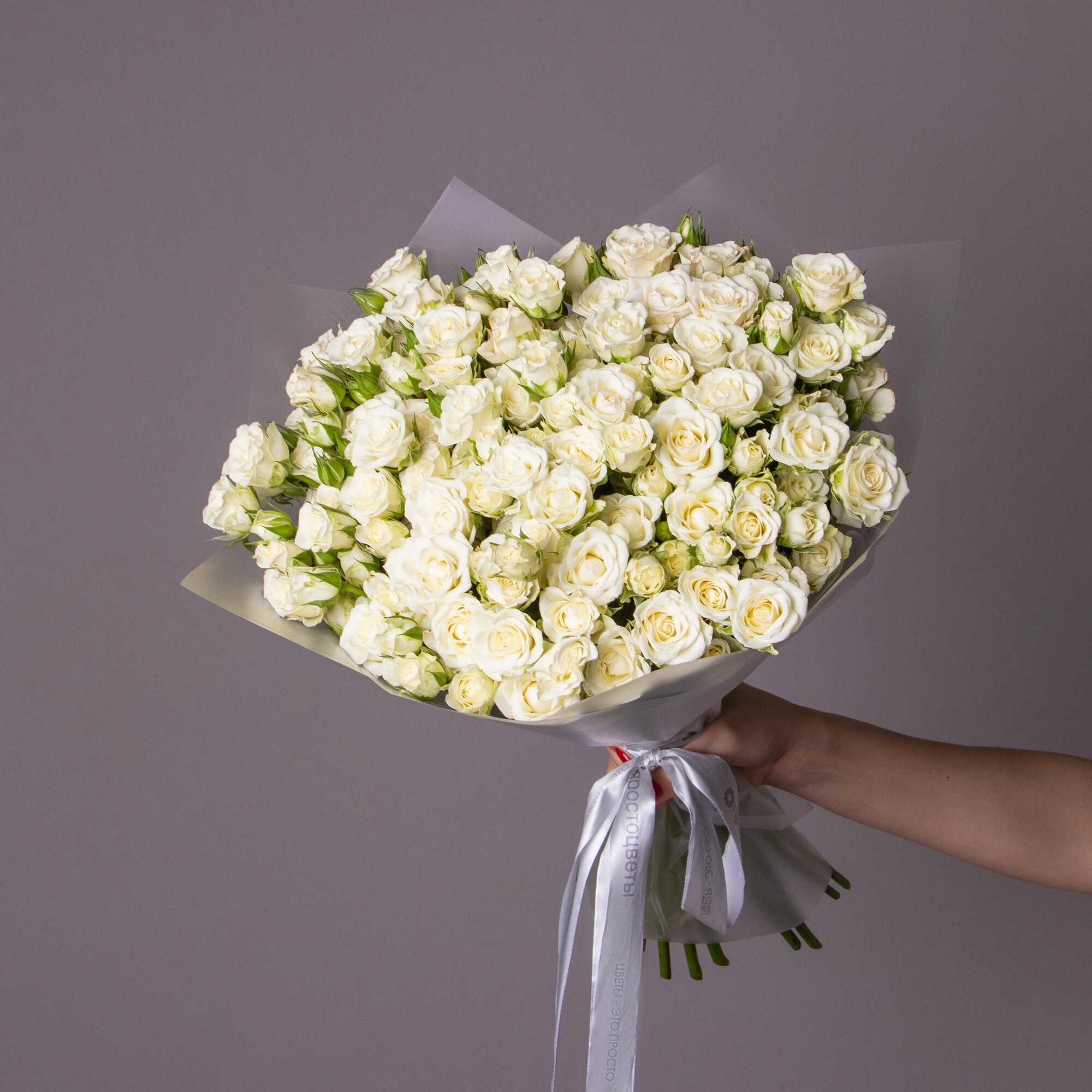 Букет Роза кустовая "Сноу Флейк" 35 шт Высота 50 см в коробке и аквабоксе от "Простоцветы"