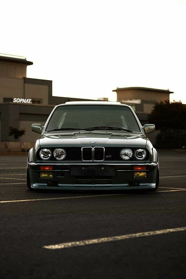 Алмазная живопись "BMW E30 M3", 5D, круглая, 40x50 см. Brose Art