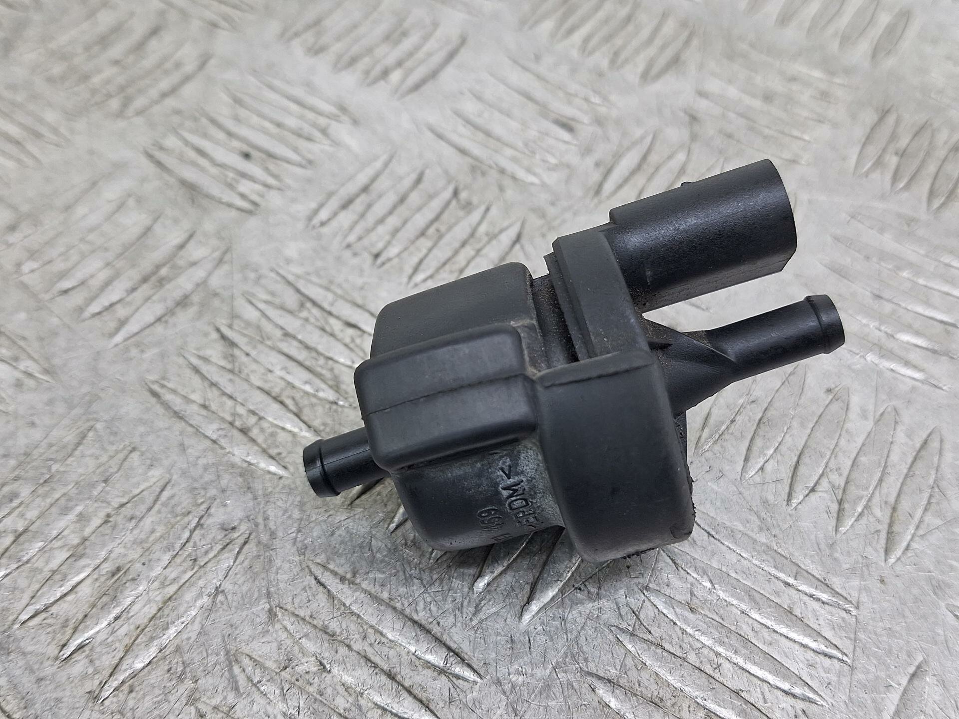 Клапан вентиляции топливного бака Audi A6 C5 рест. (2001 - 2005) 058133459