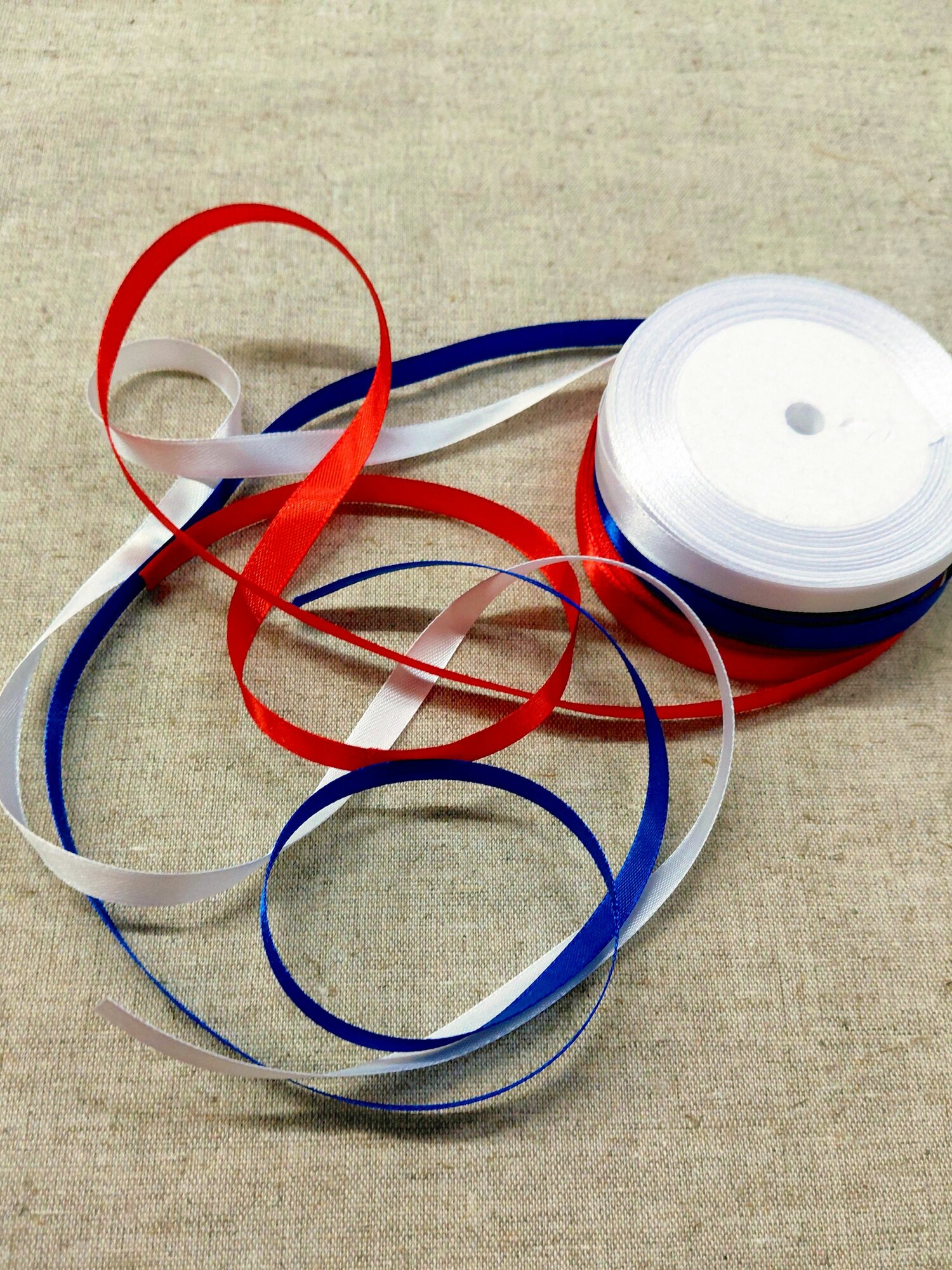 Набор атласных лент триколор белый/красный/синий 3шт по 22м ширина 6мм для декора и творчества