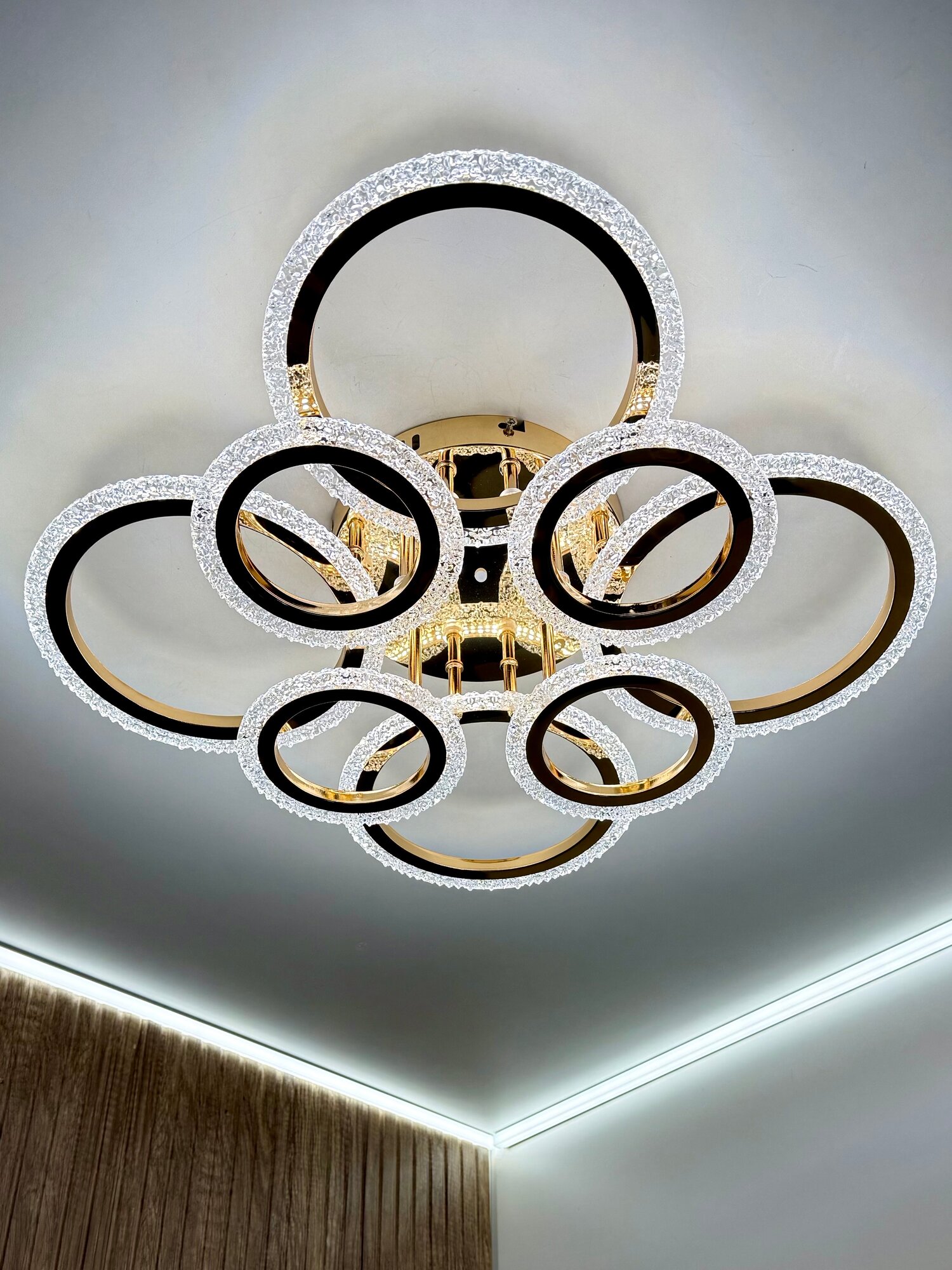 Люстра свет столицы, светодиодная, потолочная, пульт ДУ, золотая