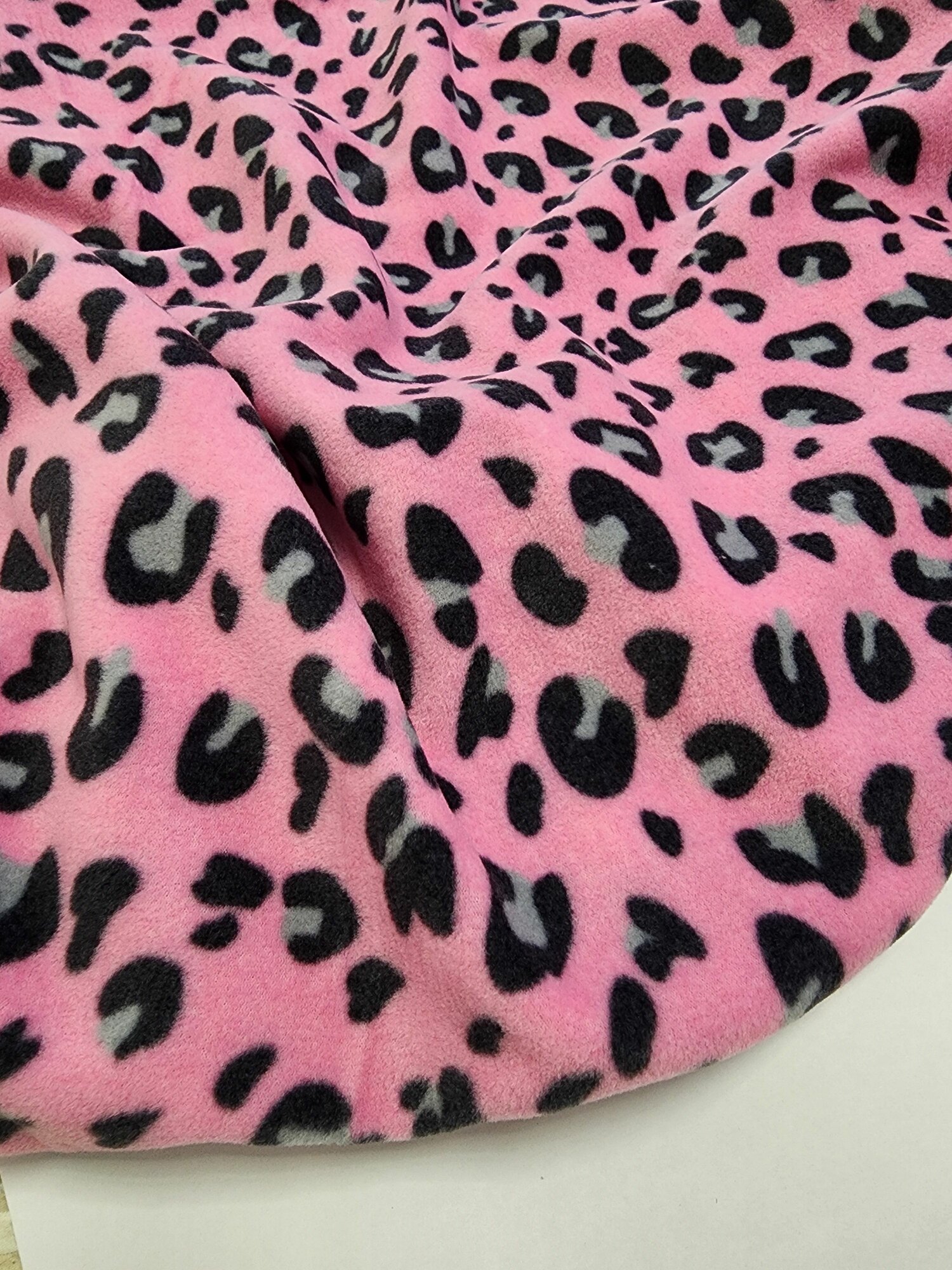 Ткань флис антипиллинг, цифровая печать, принт лео на розовом, 100см*175см