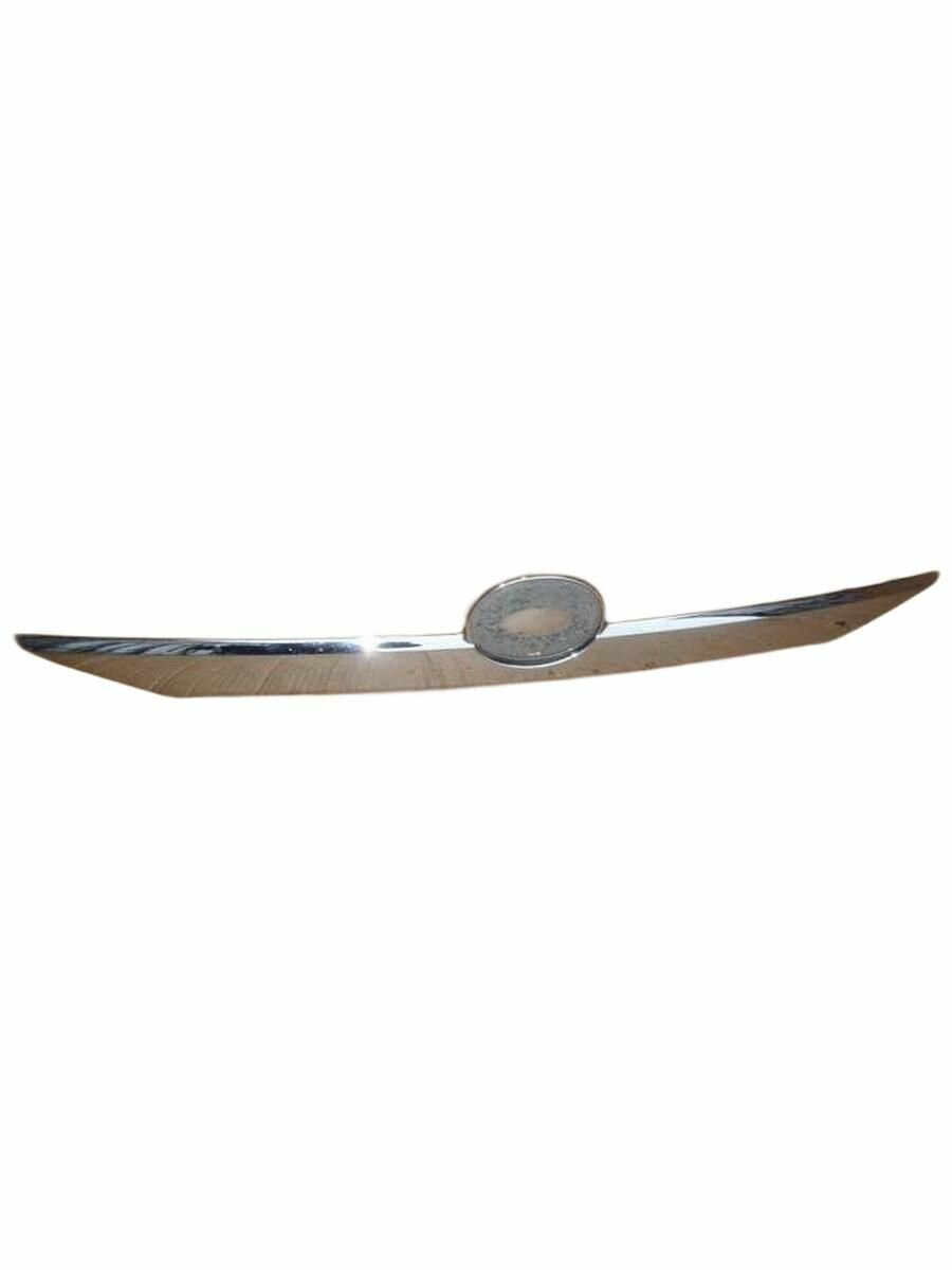Молдинг (накладка) крышки багажника хром Toyota Camry 76801-06790EMBLEM1