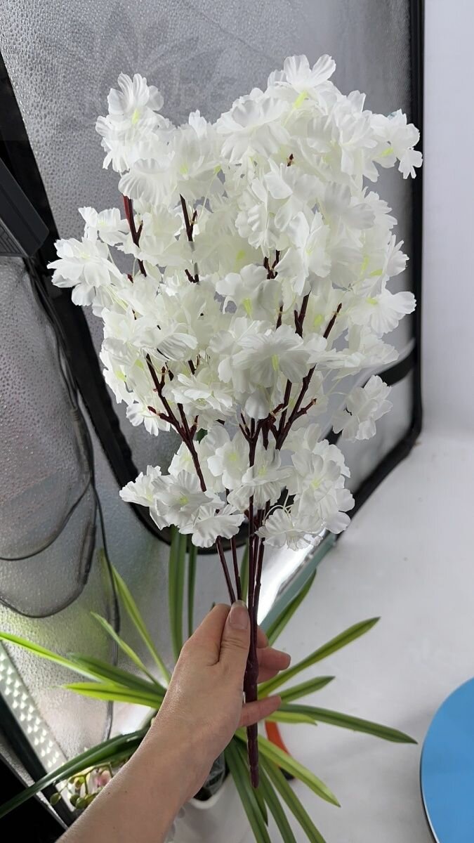 Искусственные цветы для декора фотозон веранд арок свадьбы и интерьера Сакура белая пышная вишня 52см 2 ветки