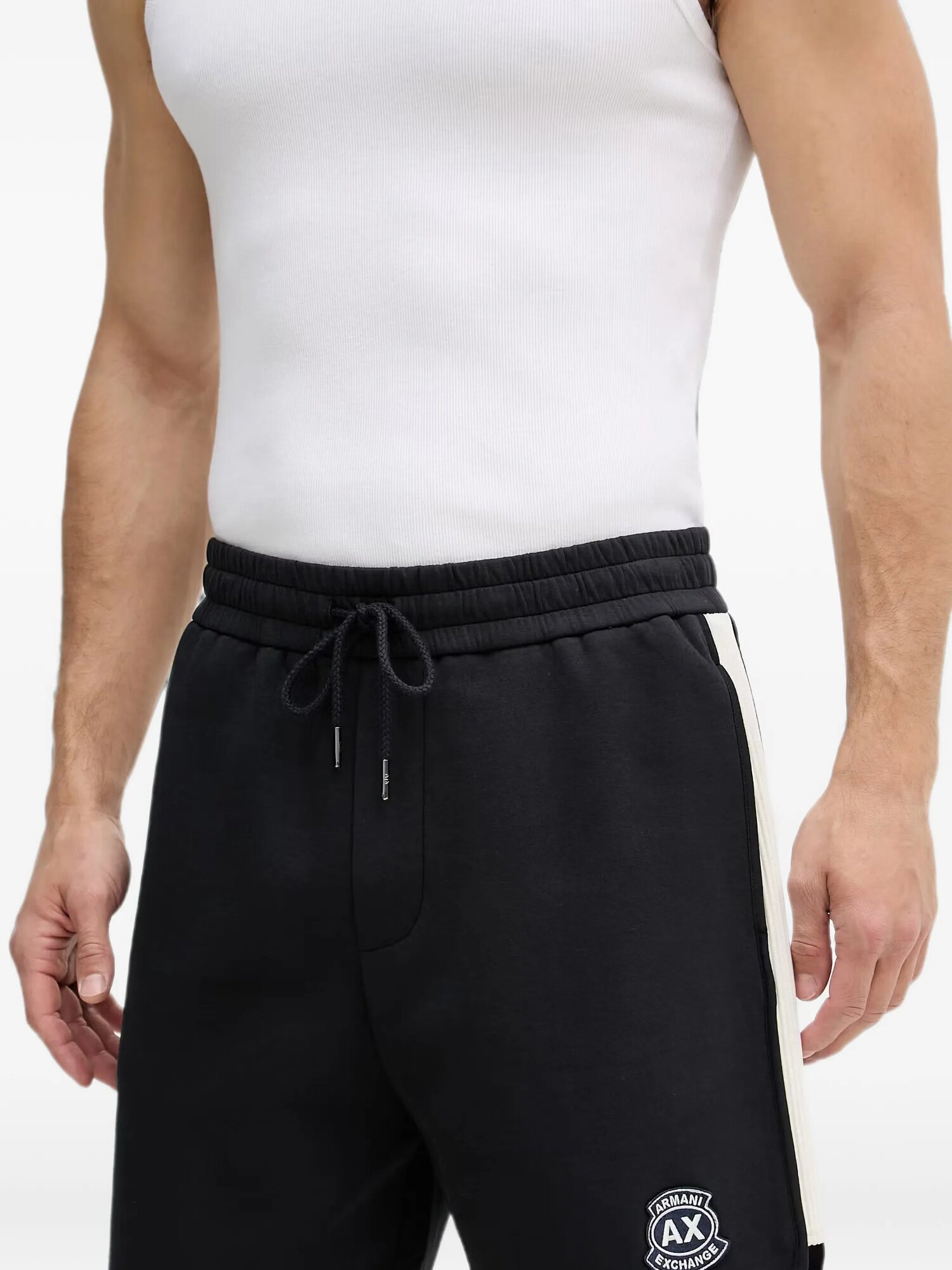 Шорты Armani Exchange Logo-patch side-stripe shorts, размер 50 — фото 1