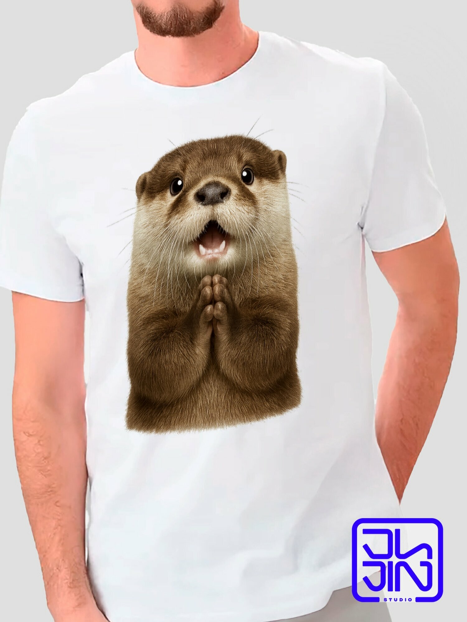 Футболка классическая мужская с авторским принтом Коричневая смешная выдра с мемами, шоколадная кэжуал графика с животными, белый хлопковый трикотаж с прикольным рисунком на груди