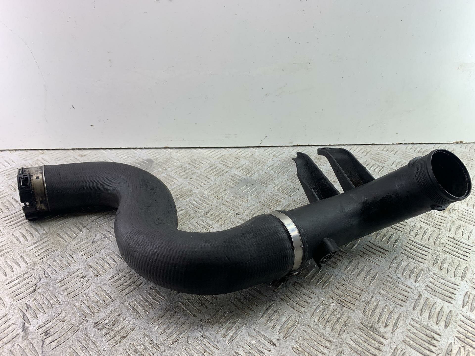 Патрубок интеркулера Volkswagen Crafter рест. (2011 - 2016)