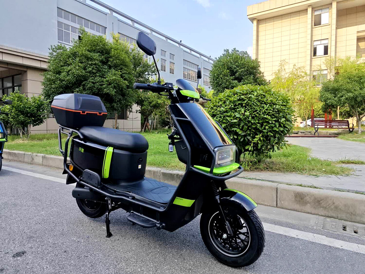 Электро-скутер "CitySport" от бренда AtlantMotors, модель A200, мощность 1200 Вт