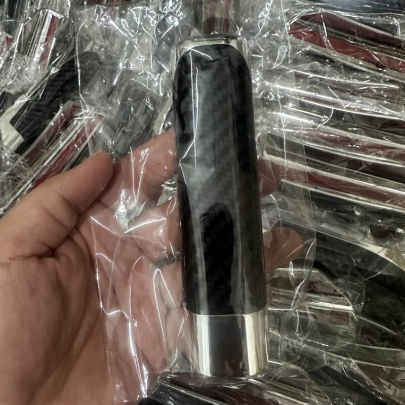 Карбоново-черная накладка для ручного тормоза