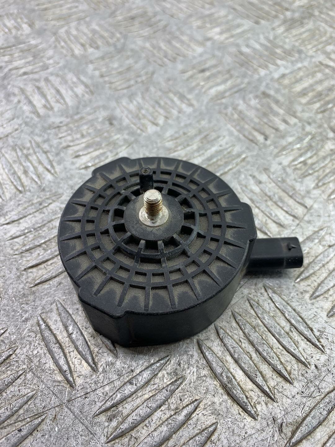 Симпозер Volkswagen Golf 6 2012 8J0907601