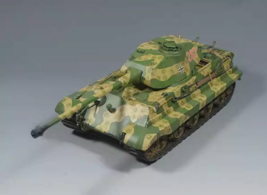 Готовая коллекционная модель 1:35 Тяжелый танк Pz.Kpfw. VI Tiger II (Королевский Тигр), летний камуфляж, Восточный фронт