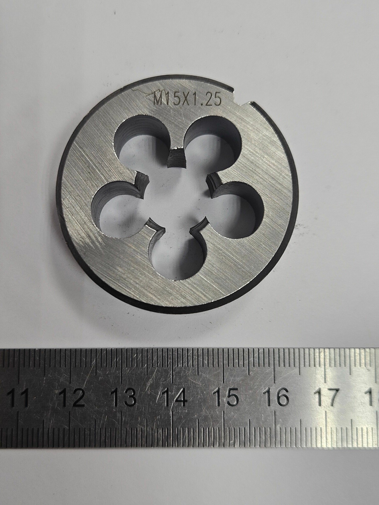 Плашка М15х1,25