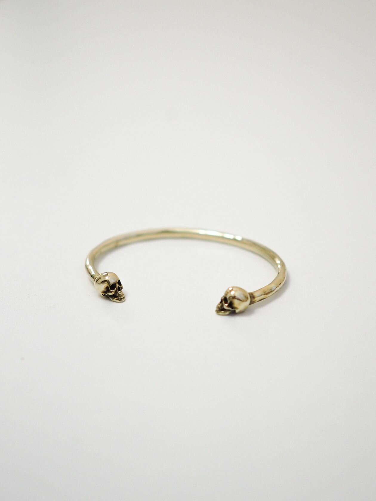 Жесткий браслет