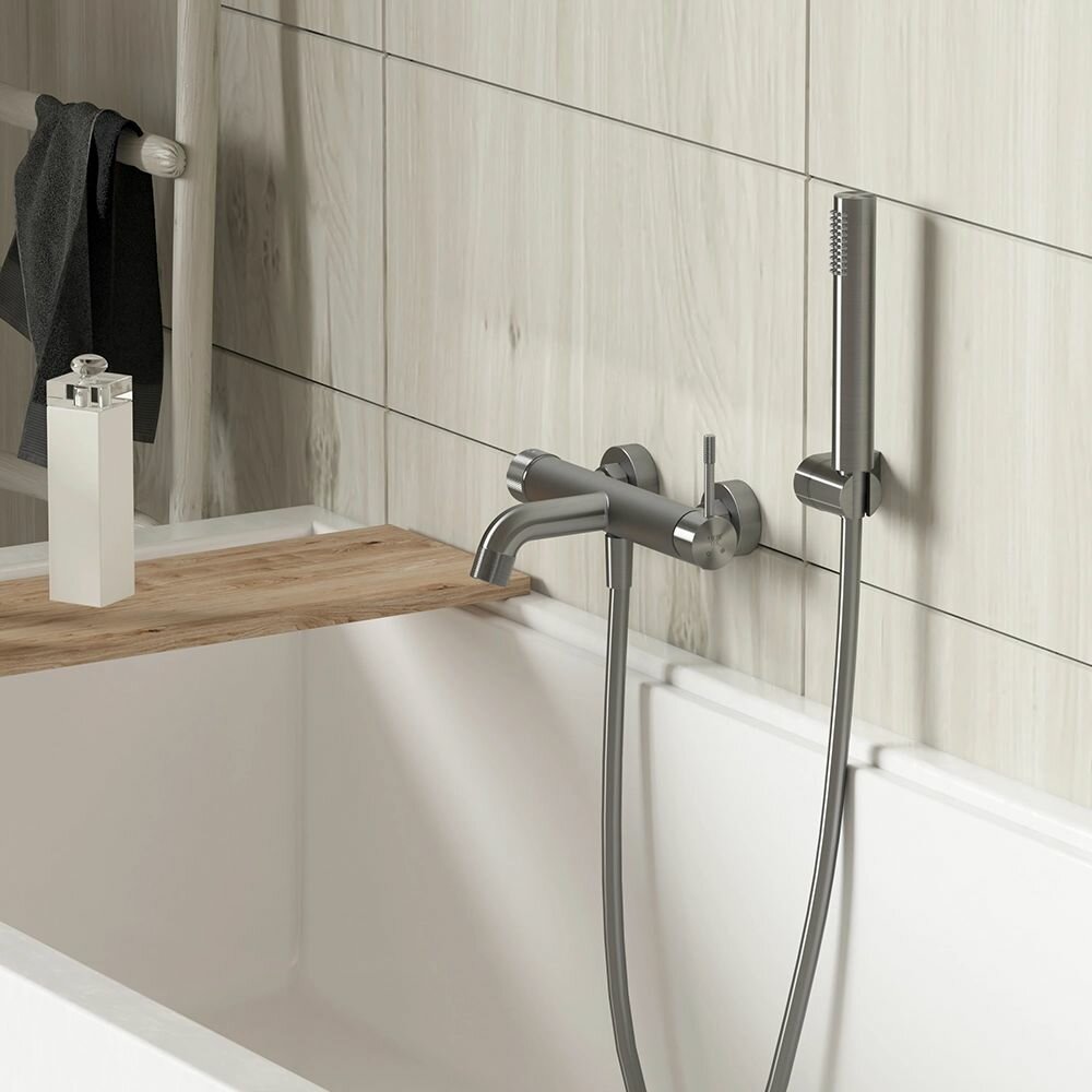 Смеситель для ванный и душа ViEiR с лейкой V403531-N Сатин, светло-серый