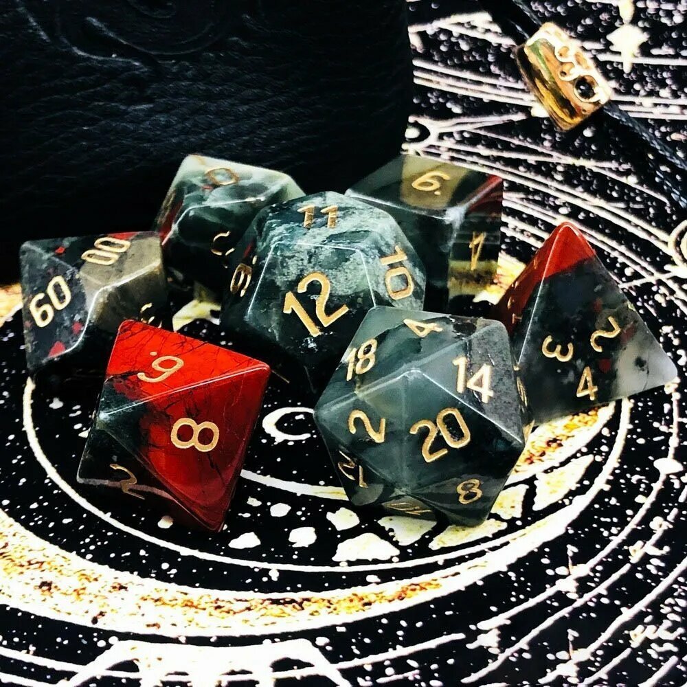 Комплект кубиков D&D из натурального драгоценного камня - 7 штук африканский кровавый камень