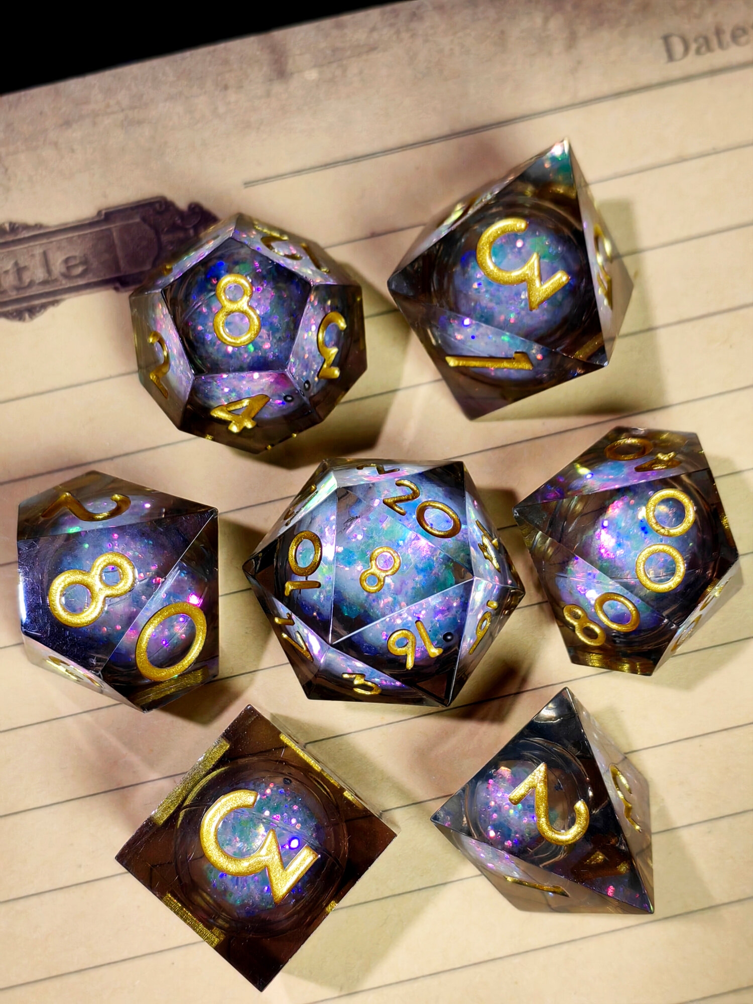 Набор кубиков ДнД из смолы с цветным песком, прозрачные дайсы для Dungeons & Dragons, золотые цифры, кости для днд