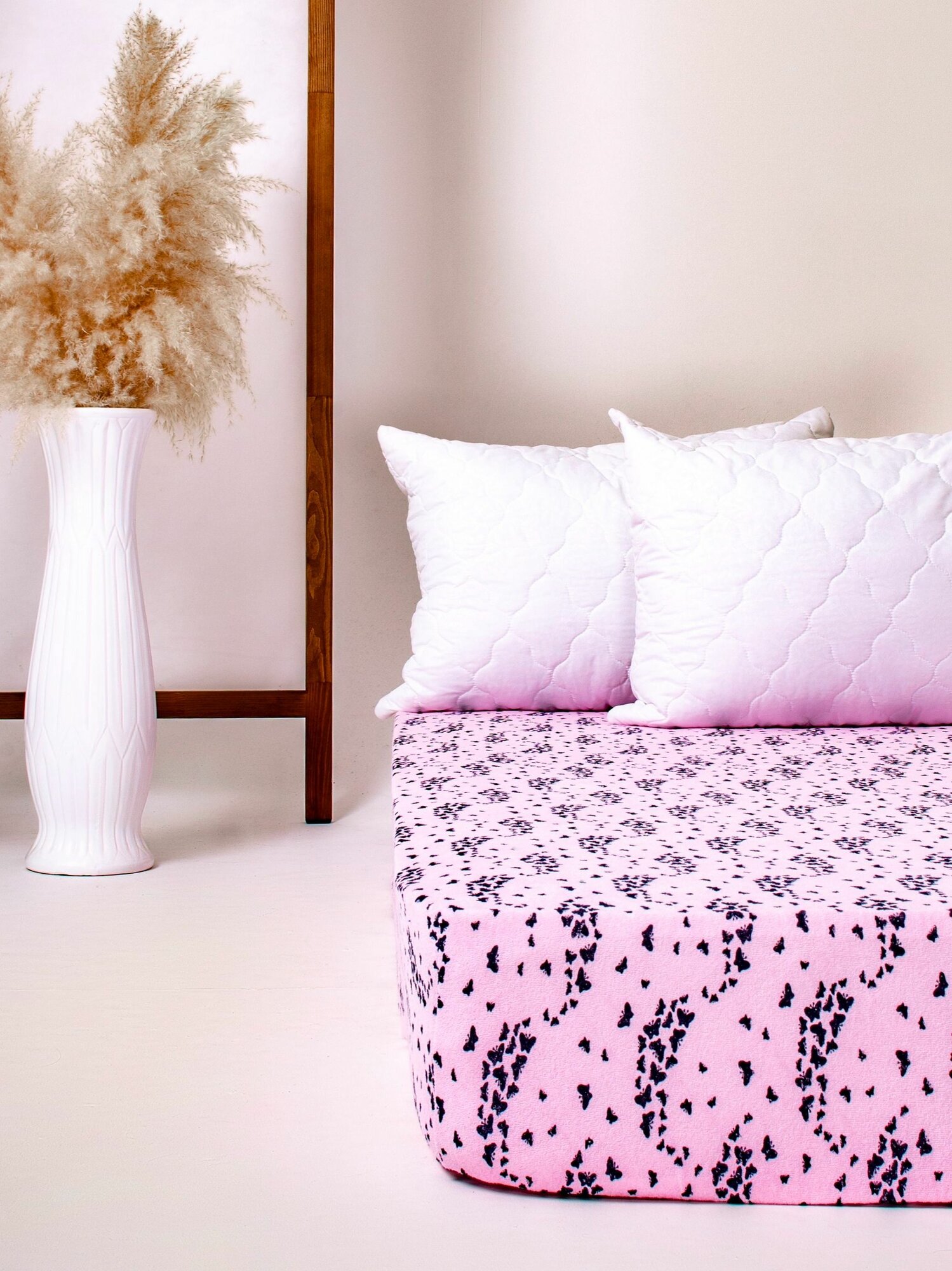 Махровая простыня на резинке: "Бабочки (Розовые)" Alice Textile. Размер: 180х200. Высота борта 20 см.