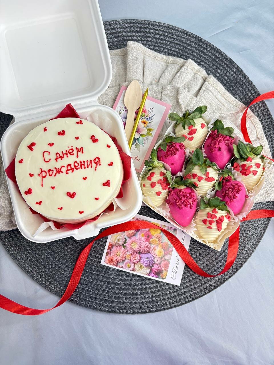Комбо набор С Днем Рождения , клубника в шоколаде и бенто торт клубничный . Подарок на день Матери выгодно