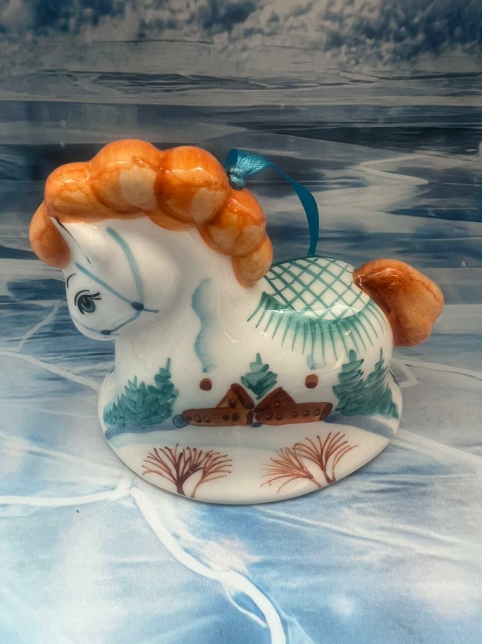 Фарфоровый колокольчик Лошадка, легкая ёлочная игрушка