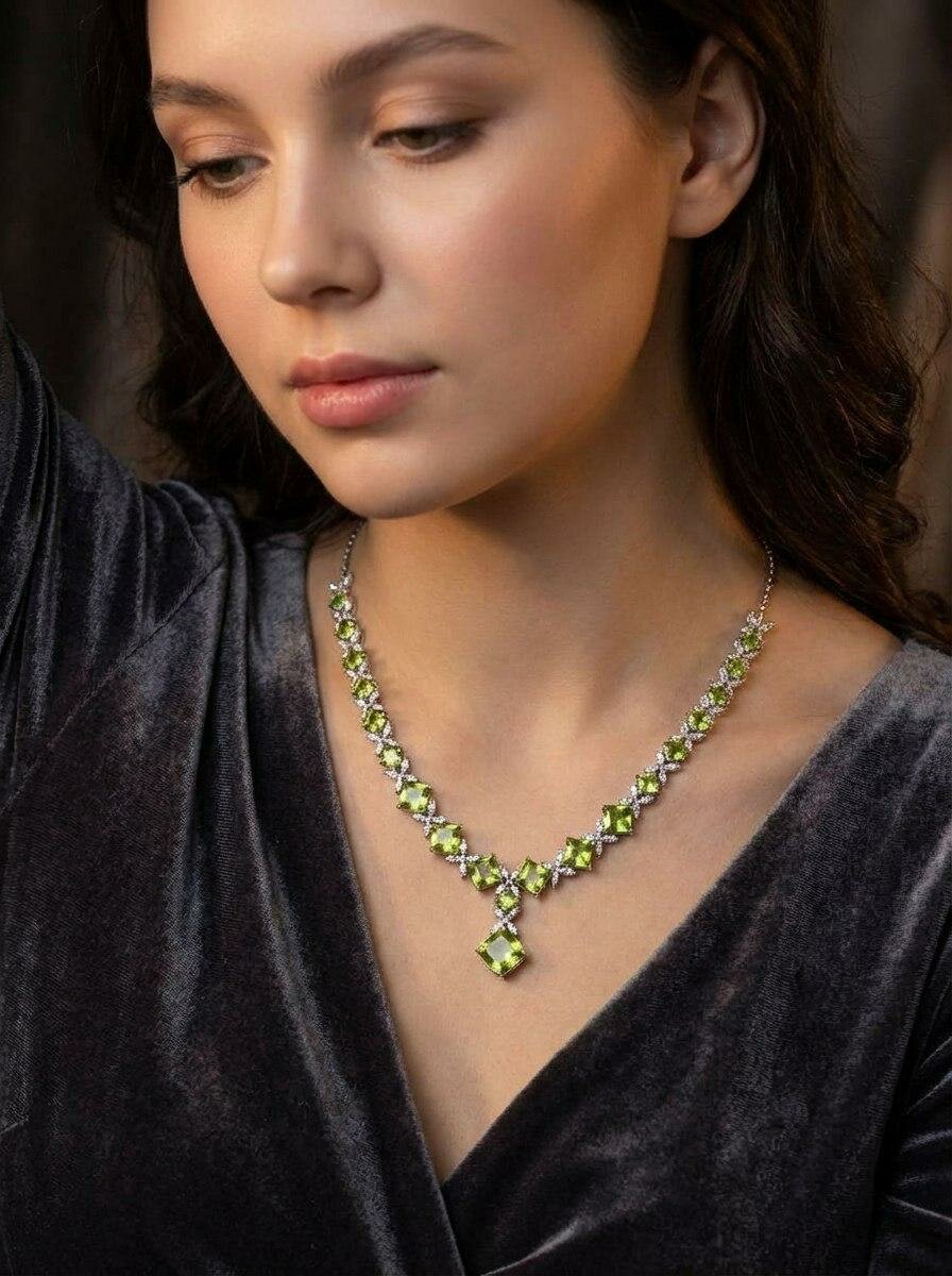 Колье, серебро, 925 проба, родирование, циркон, хризолит