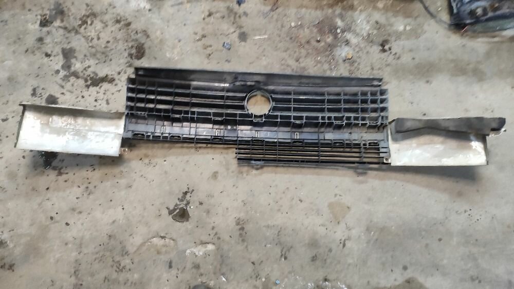 Планка под фары VW Transporter T4 701854504B