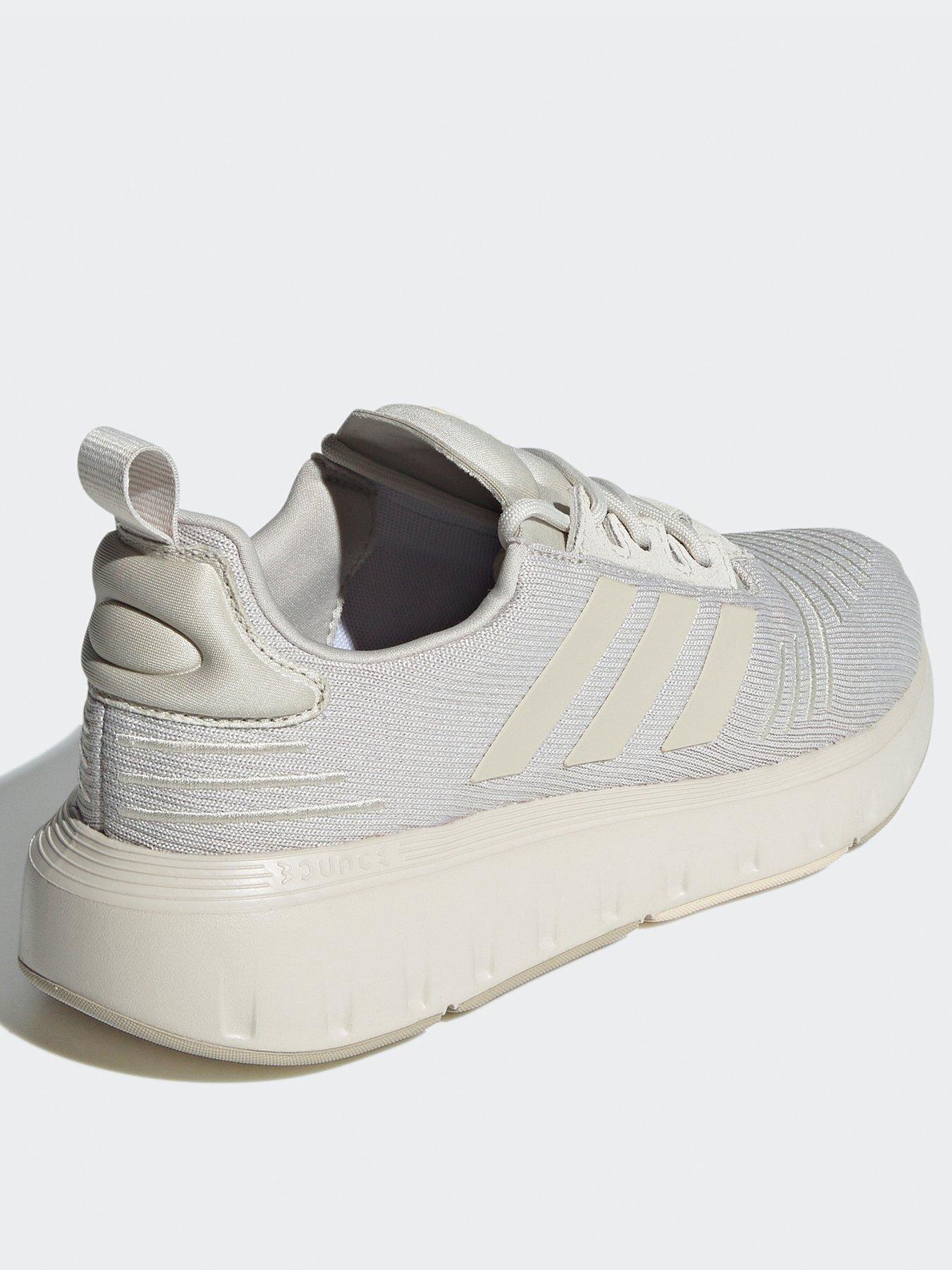 Кроссовки adidas Swift Run, размер 7 UK, бежевый — фото 1