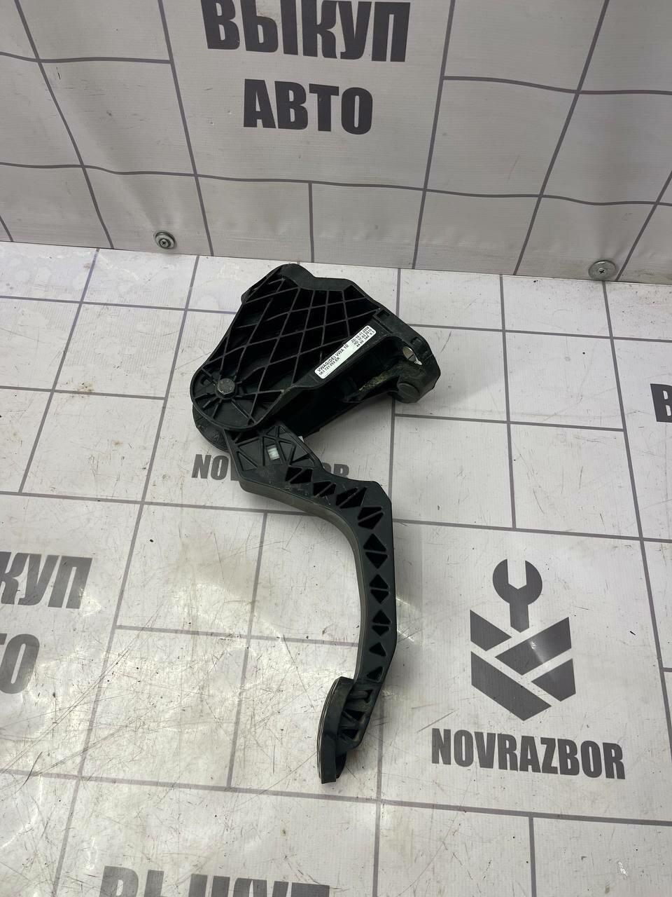 Педаль сцепления Skoda Yeti 2009-2018