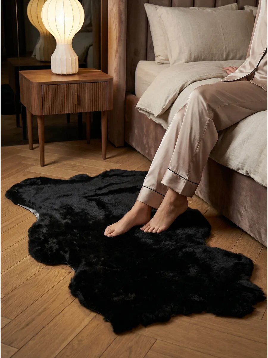 Коврик прикроватный меховой в спальню