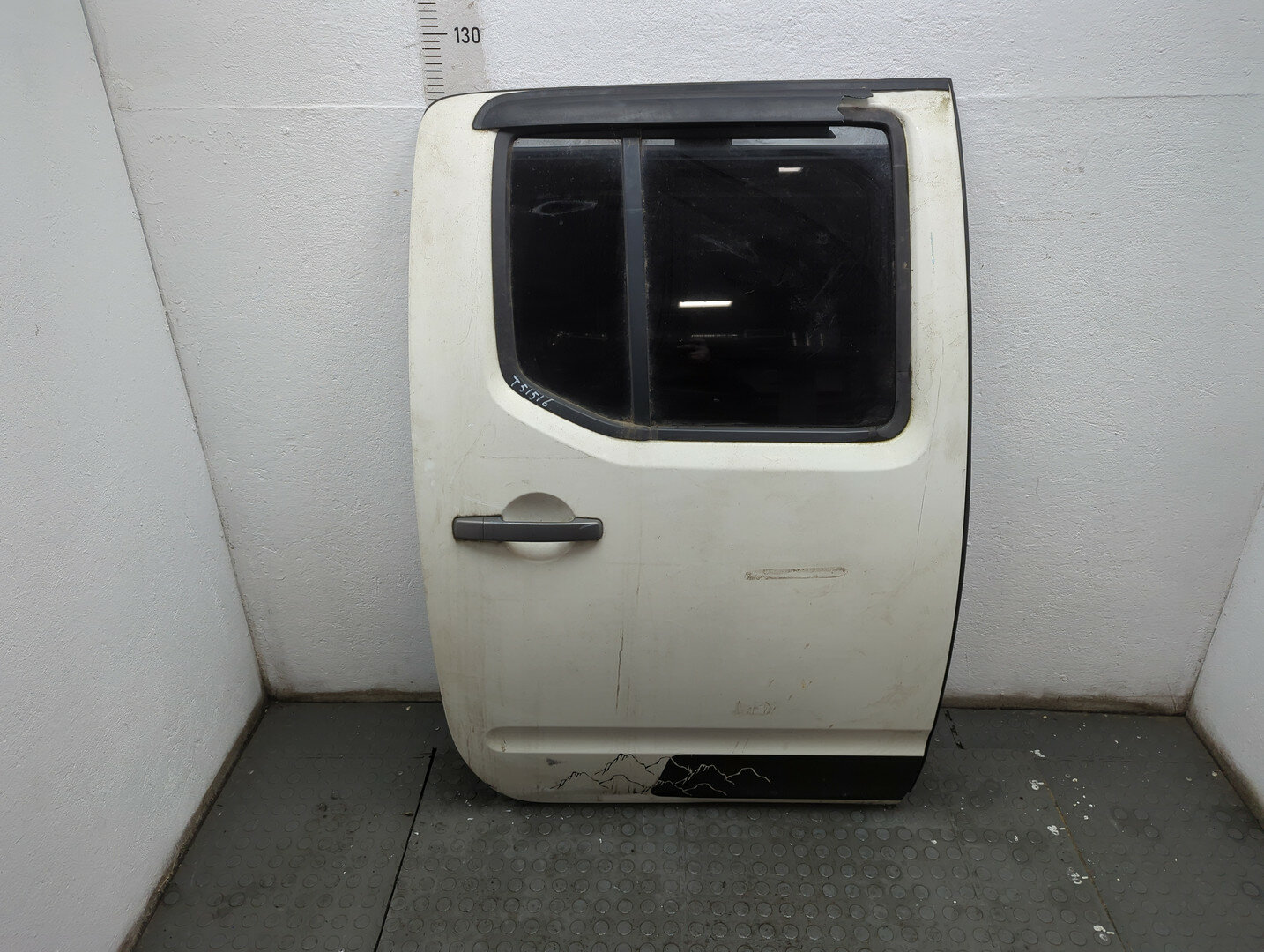 Дверь боковая (легковая) правая задняя Nissan Navara Б/У