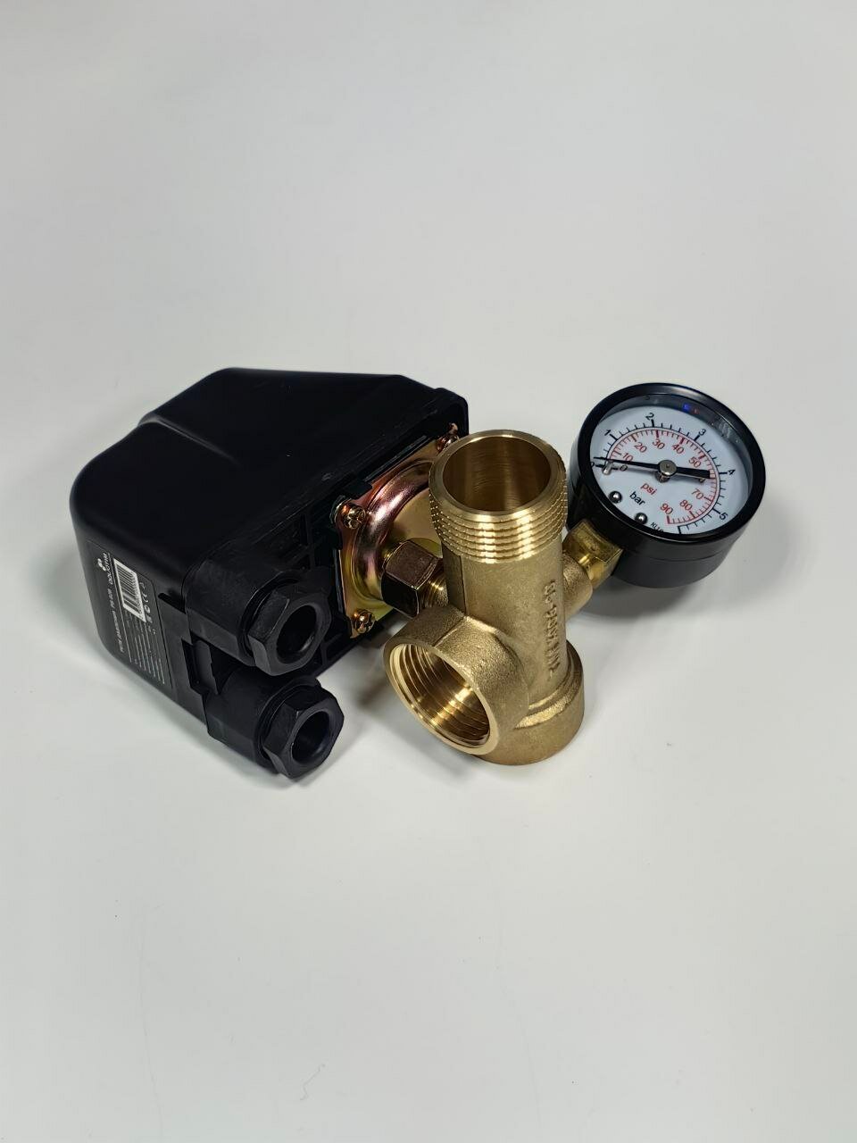 Автоматика для скважинного насоса Tim, штуцер пятивыводной 90 мм, реле давления с накидной гайкой, манометр