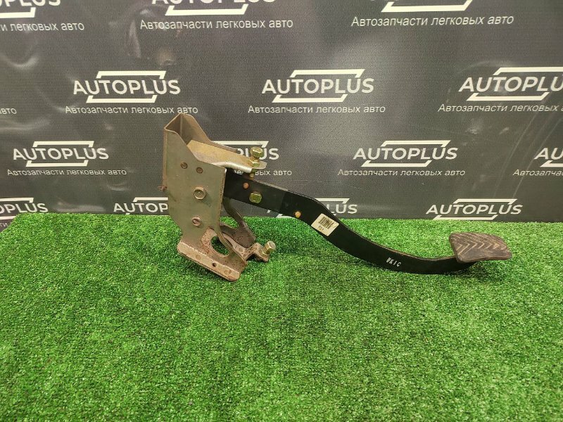 Педаль сцепления