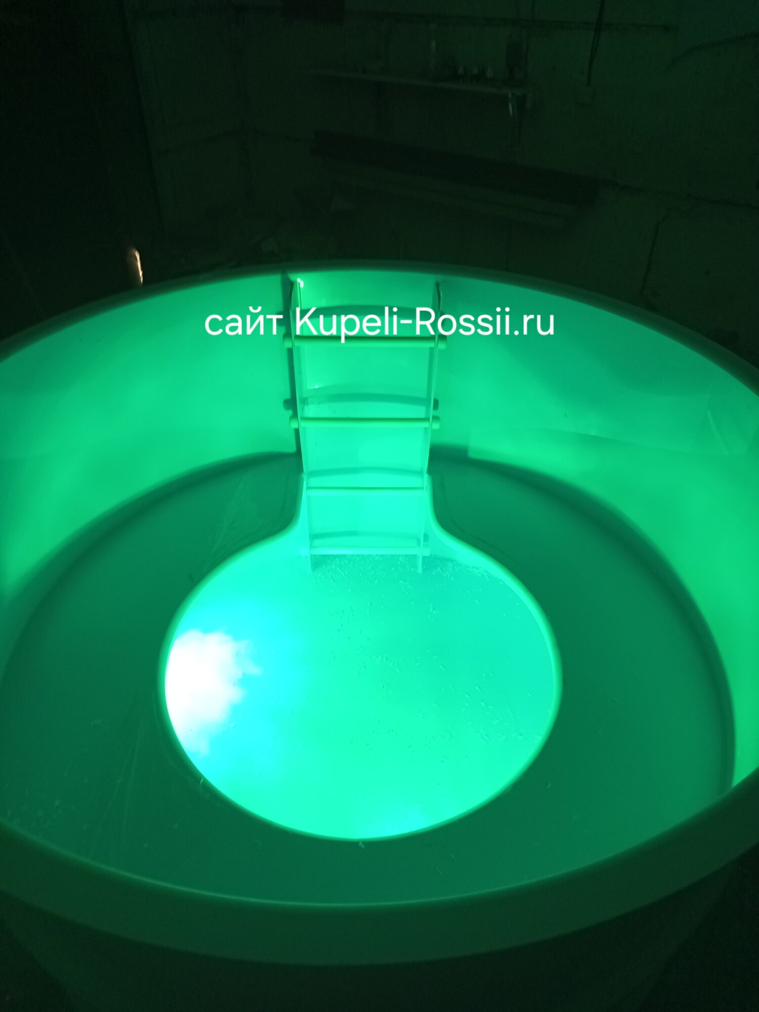 Купель высота 120см Диаметр 200см форма Бочки с Лавочкой, Лестницей, Крышкой, Подсветкой и сливом воды.