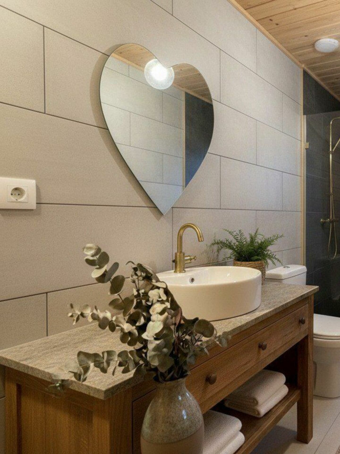 Зеркало в форме сердца настенное универсальное без рамы, для гостинной для прихожей для ванны