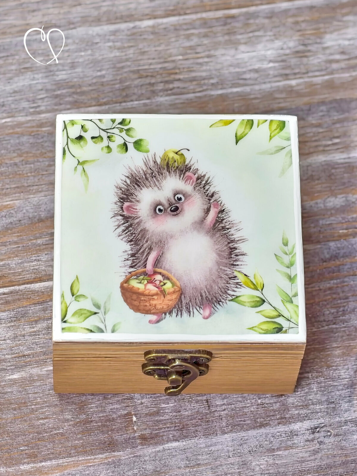 Шкатулка Artcherish "Ёжик с лукошком" , ручная работа, дерево, квадратная.