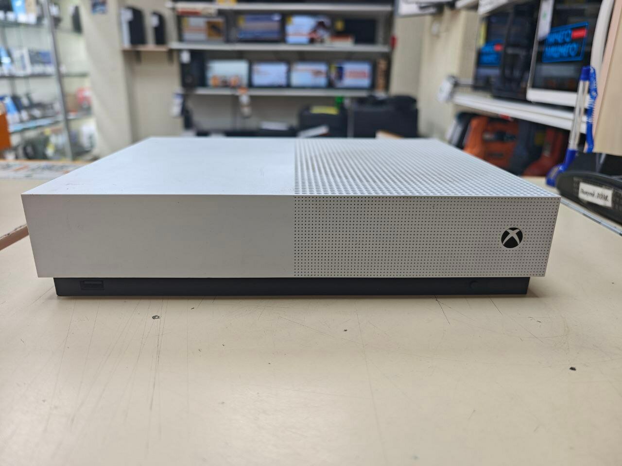 Игровая приставка Xbox One S 500 gb All Digital Edition б/у уценка