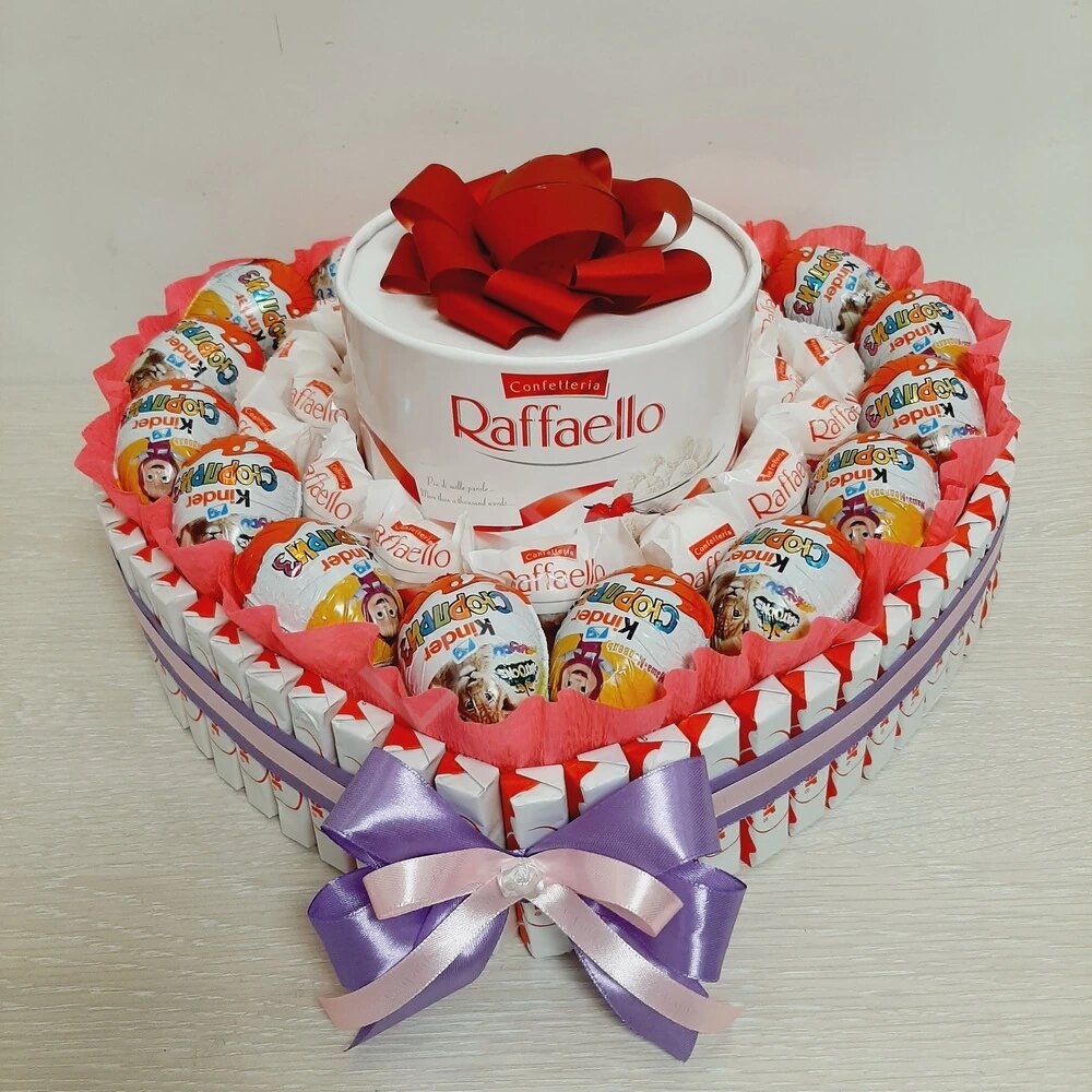 Подарочный набор в форме сердца LAKRES "Киндер сюрпризы и Раффаэлло"