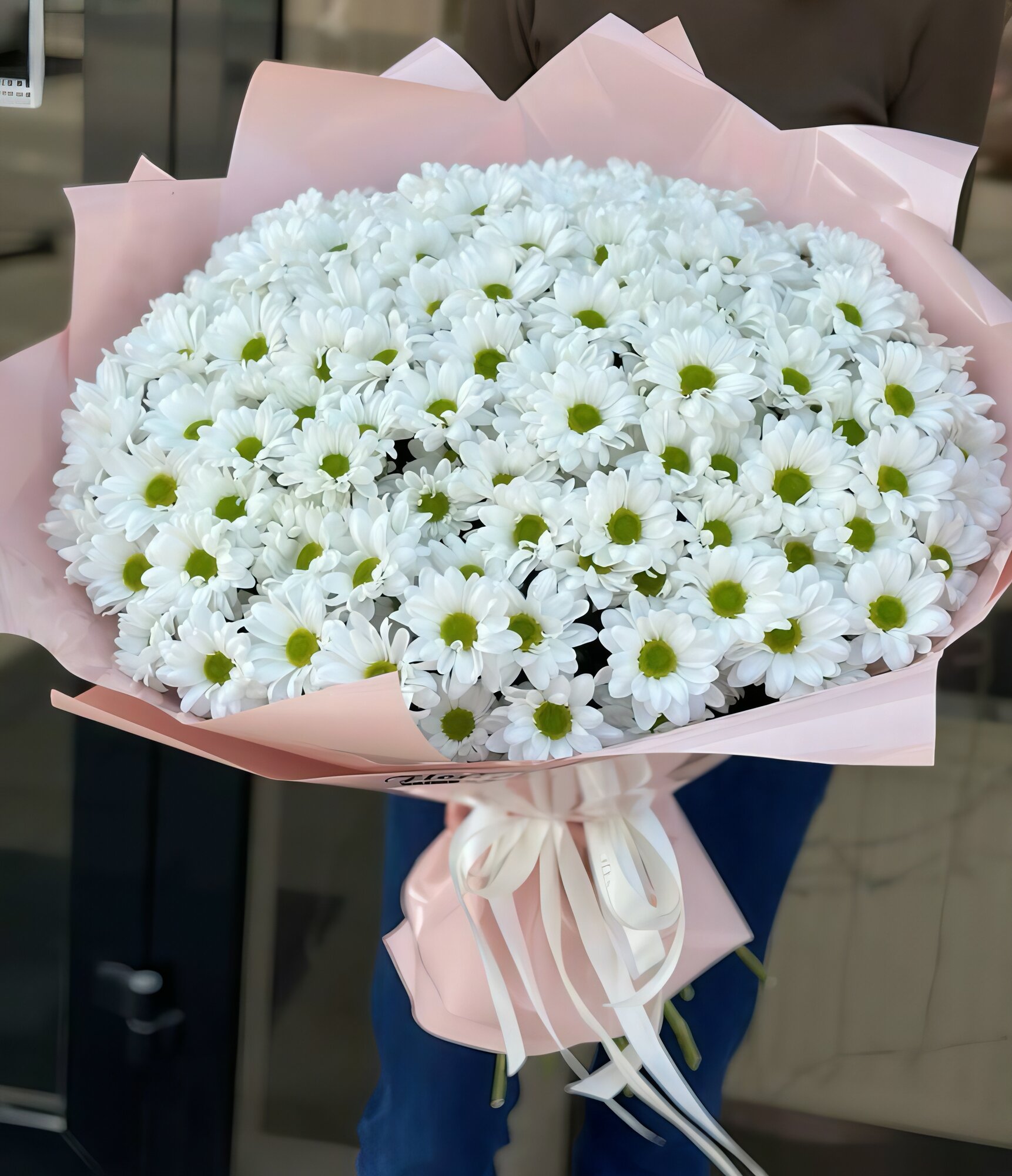 Букет из белых ромашковых хризантем красивый букет цветов, шикарный, премиум цветы, премиум букет